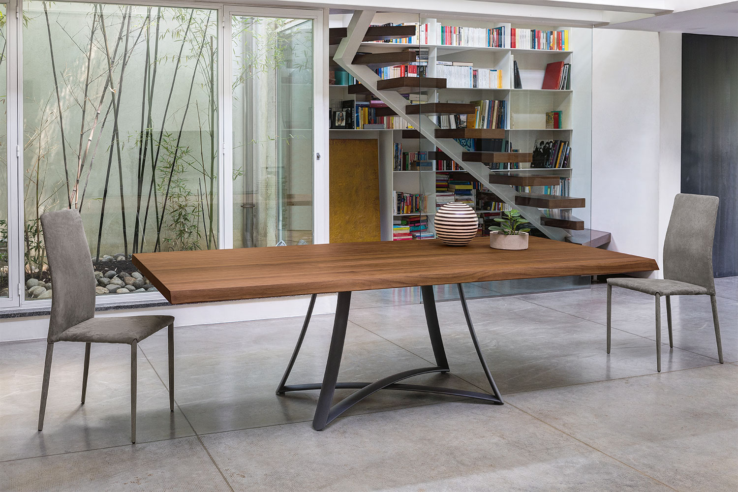 Big Bang Dining Table by Ingenia Casa | room service 360°