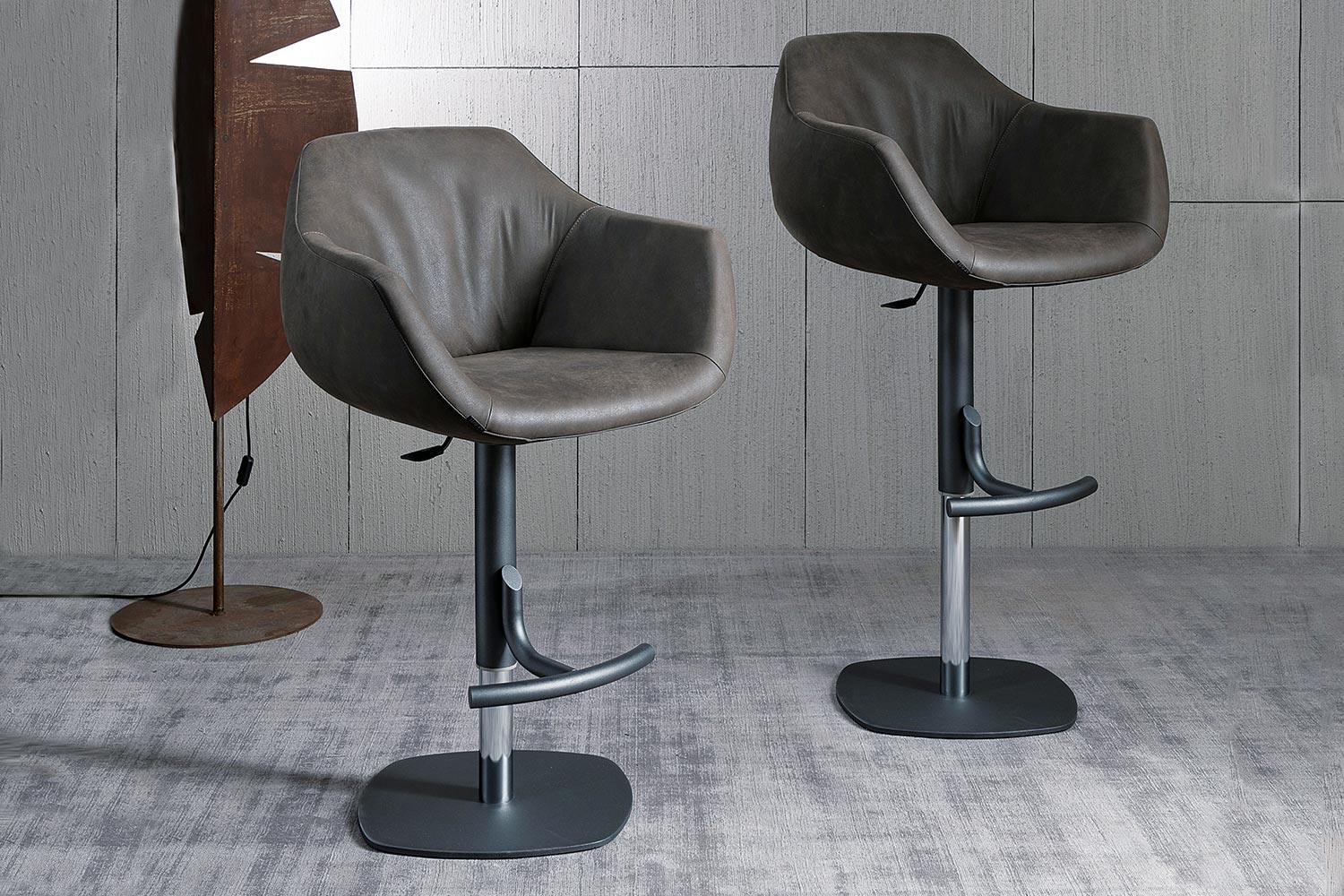 Boris Adjustable Bar Stool by Ozzio Italia | room service 360°
