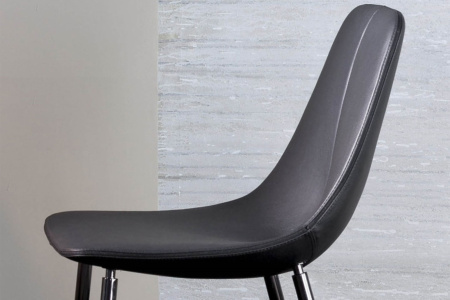 Youpi Pedestal Dining Chair by Bonaldo • room service 360°
