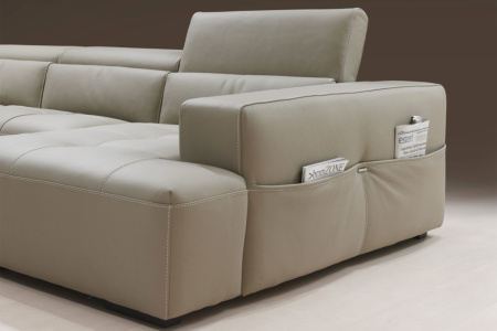 Smart Sectional Sofa with Chaise by Gamma Arredamenti • room service 360°
